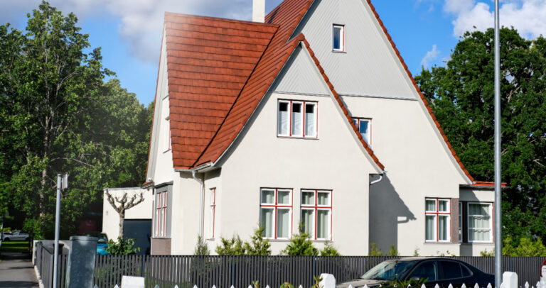 13 Colors to Paint a House With Red Roof (With Images)