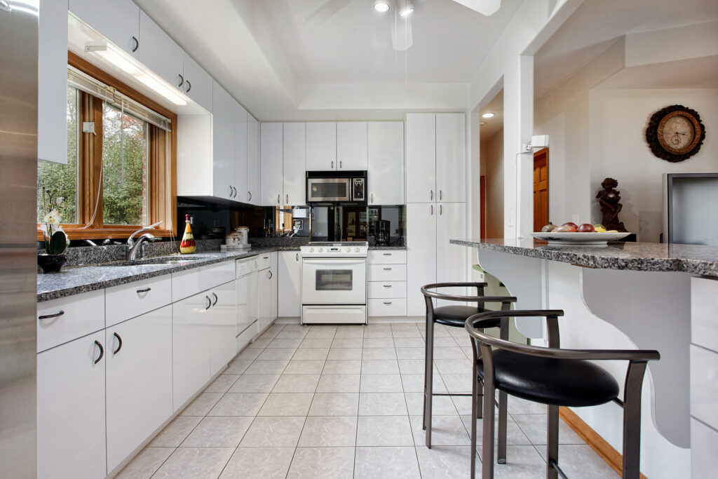 Top 15 Cabinet Colors That Go Well with White Appliances