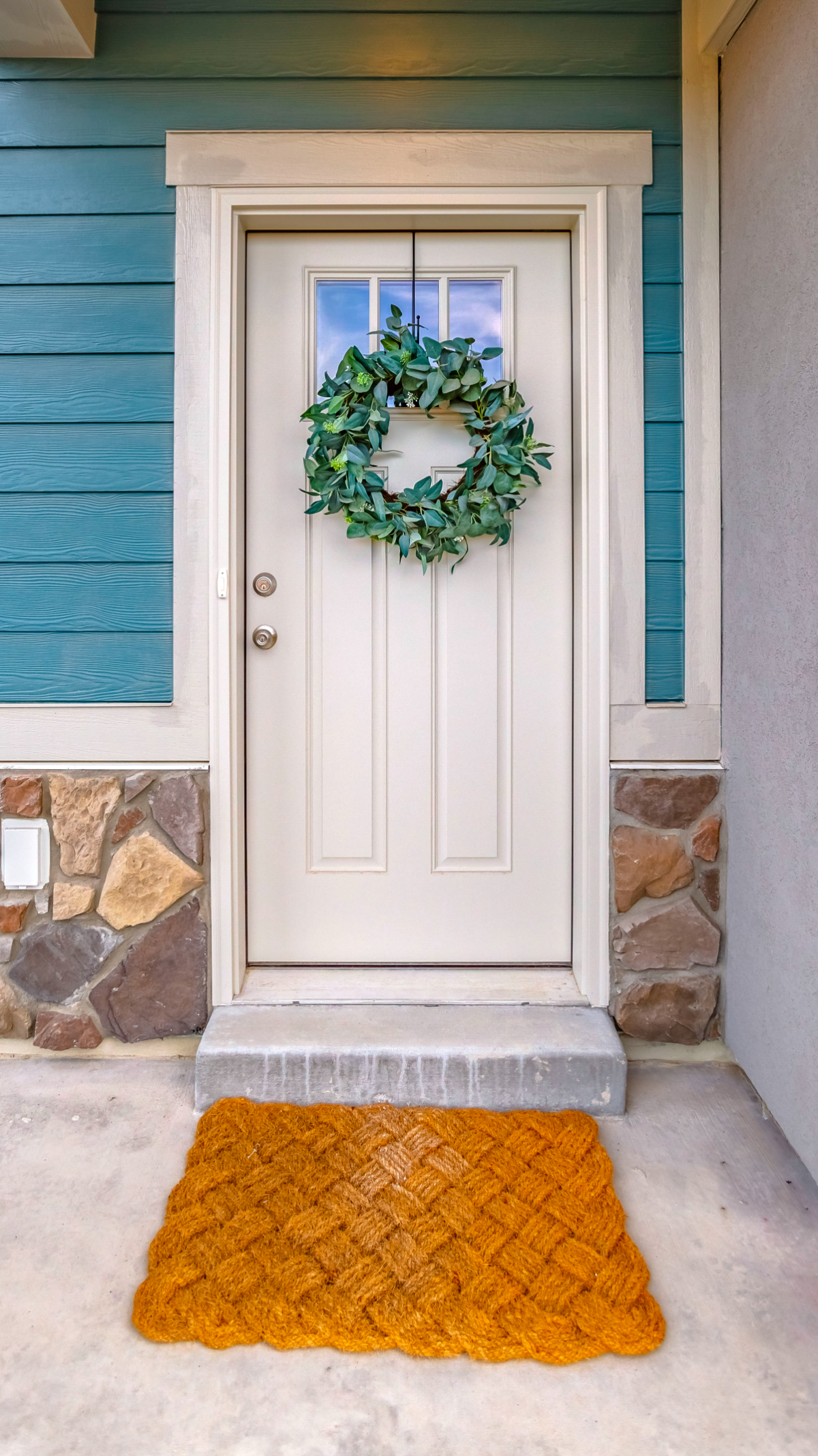 16 Chic Front Door Colors For Blue House (With Pictures)