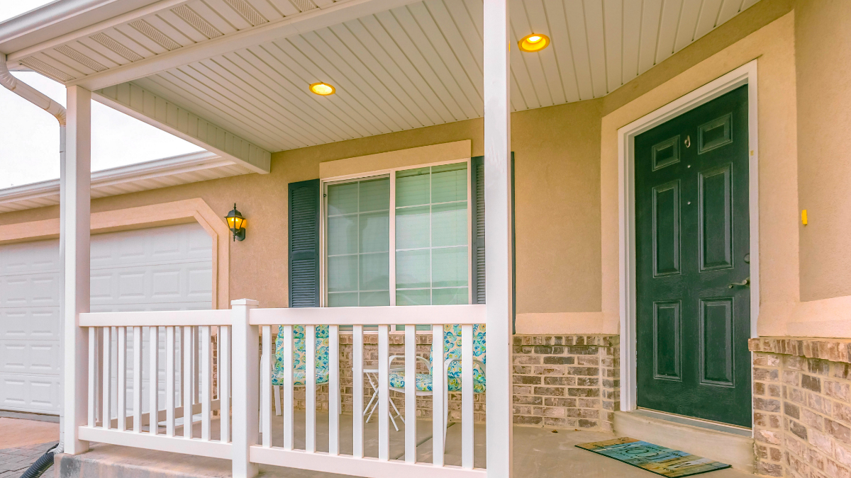 22 Best Front Door Colors For a Tan House (With Pictures)