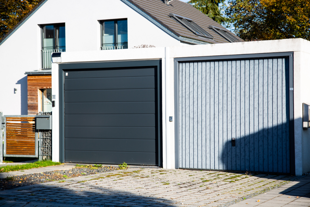 20 Types of Garage Doors Based On Mechanism, Decor, & Materials