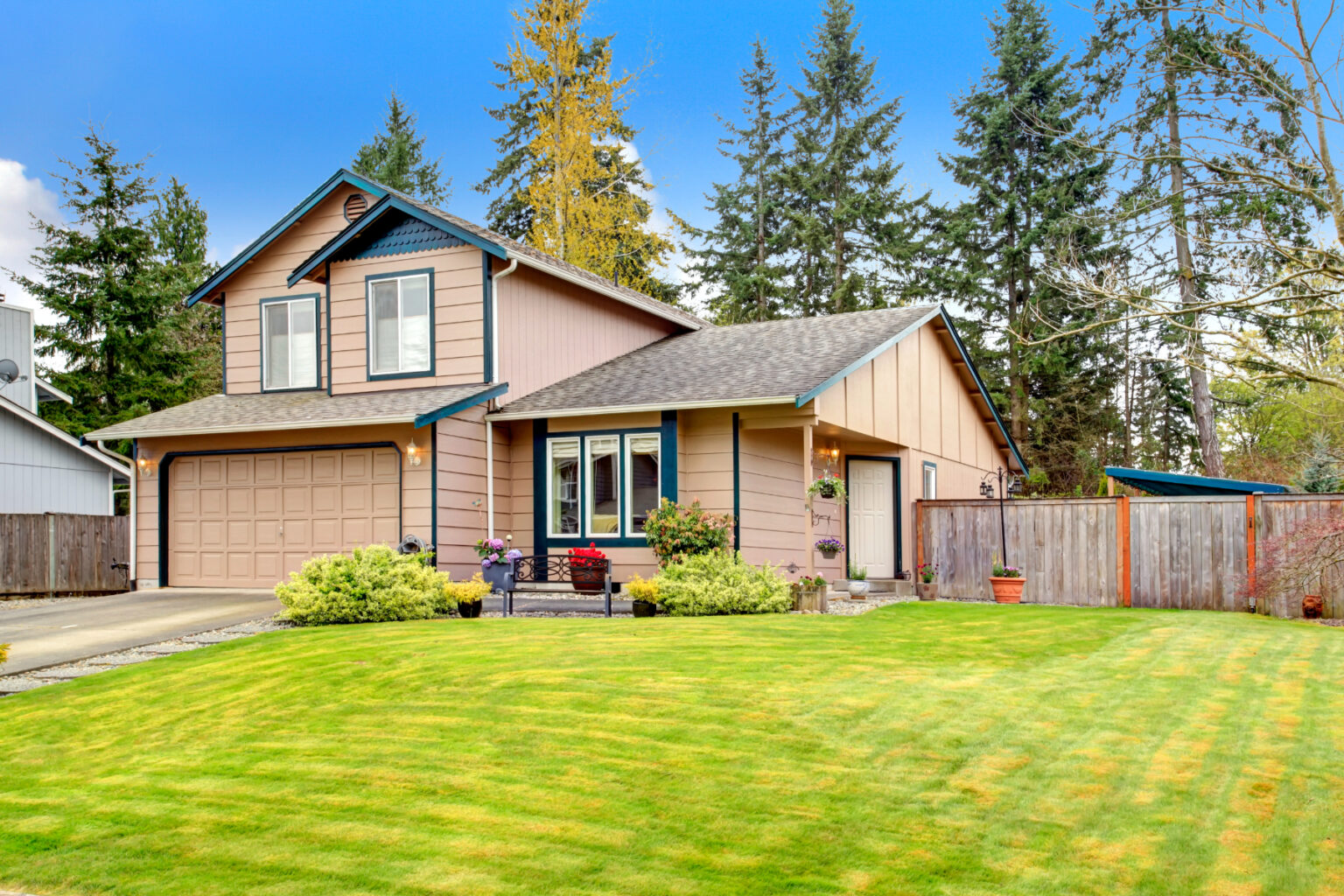15 Timeless Garage Door Colors For Beige House (With Images)