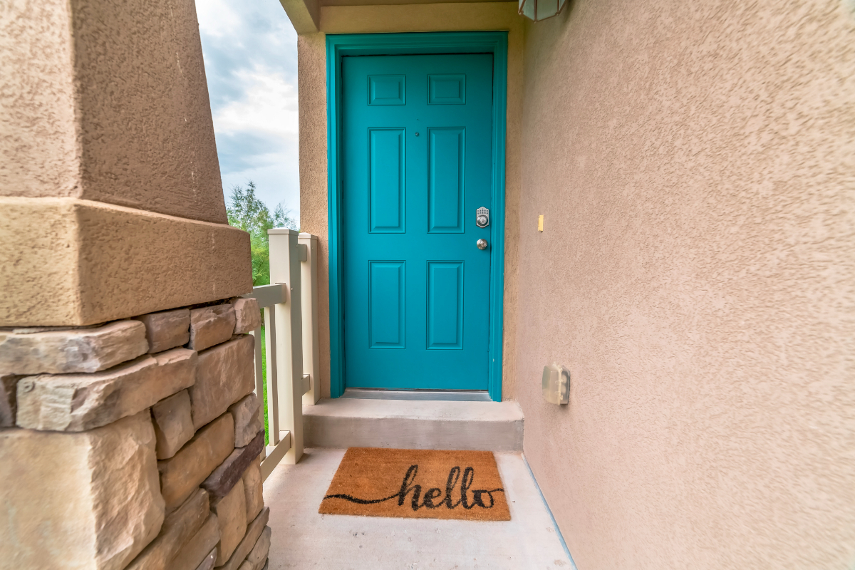20 Trendy Front Door Colors For a Beige House (With Photos)