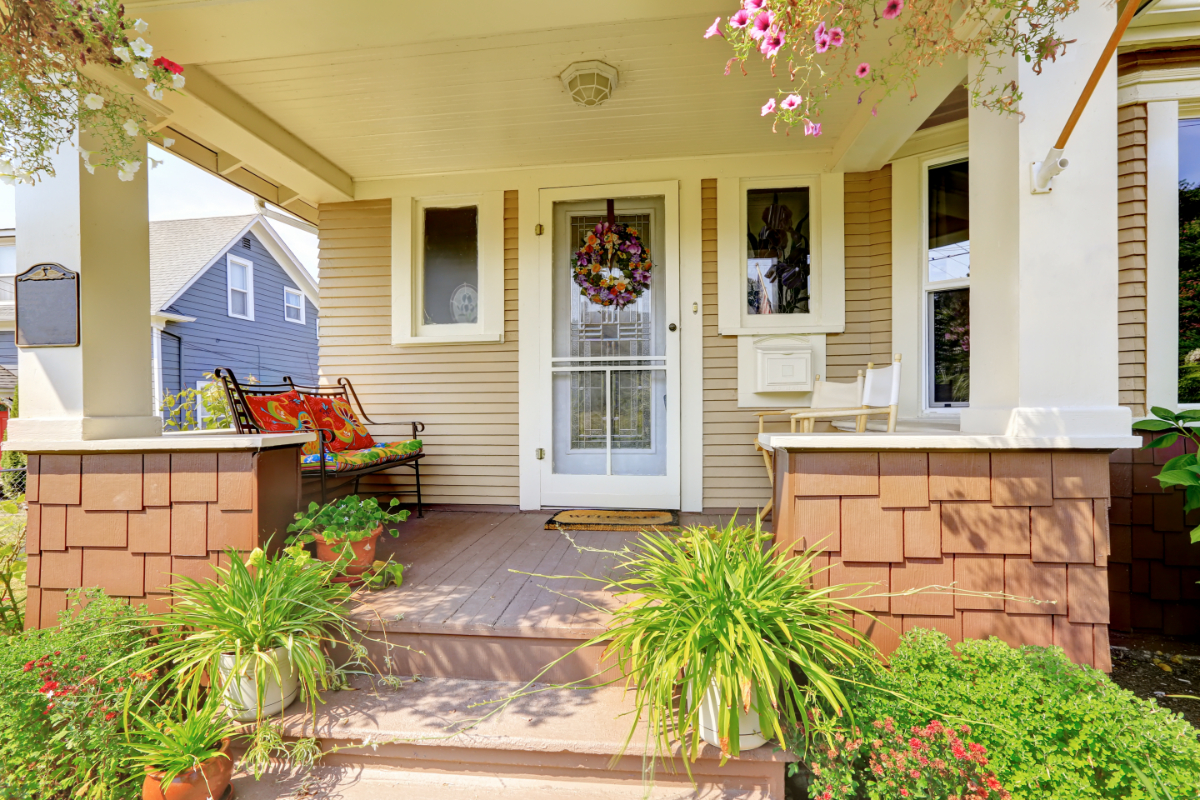 20 Trendy Front Door Colors For a Beige House (With Photos)