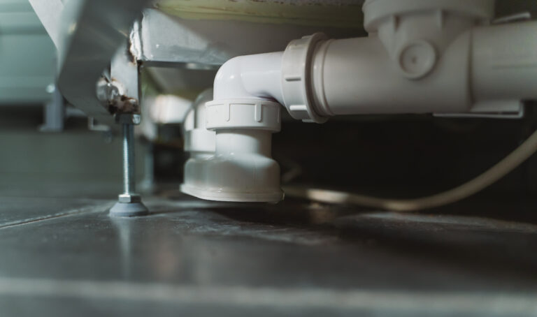Does a Bathtub Need a Trap? (Pros, Types & Steps to Install)