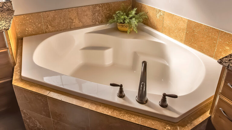 12 Best Bathtub Materials for Bathtubs (Comparison & Costs)