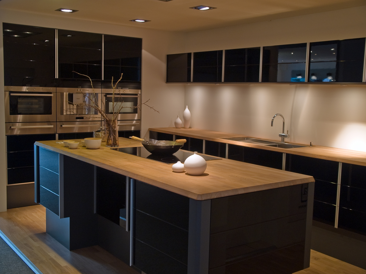 24 Countertop Colors & Textures That Go With Black Cabinets