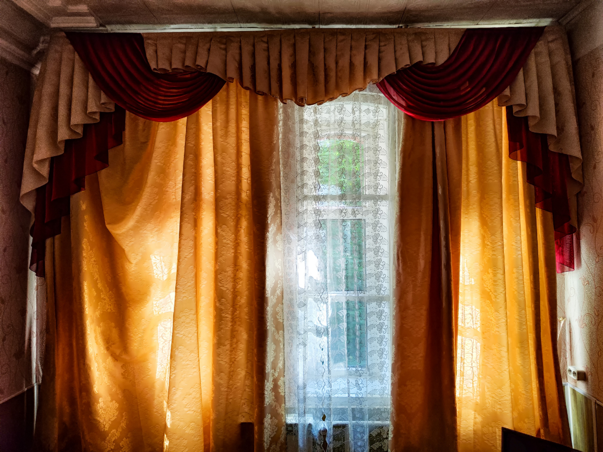 33 Common Types of Curtains (Guide With Pictures)